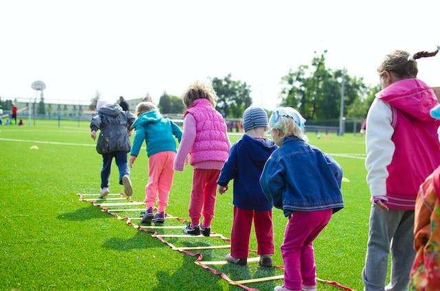 Kids Outdoor Relay Games - SimplyFunGames